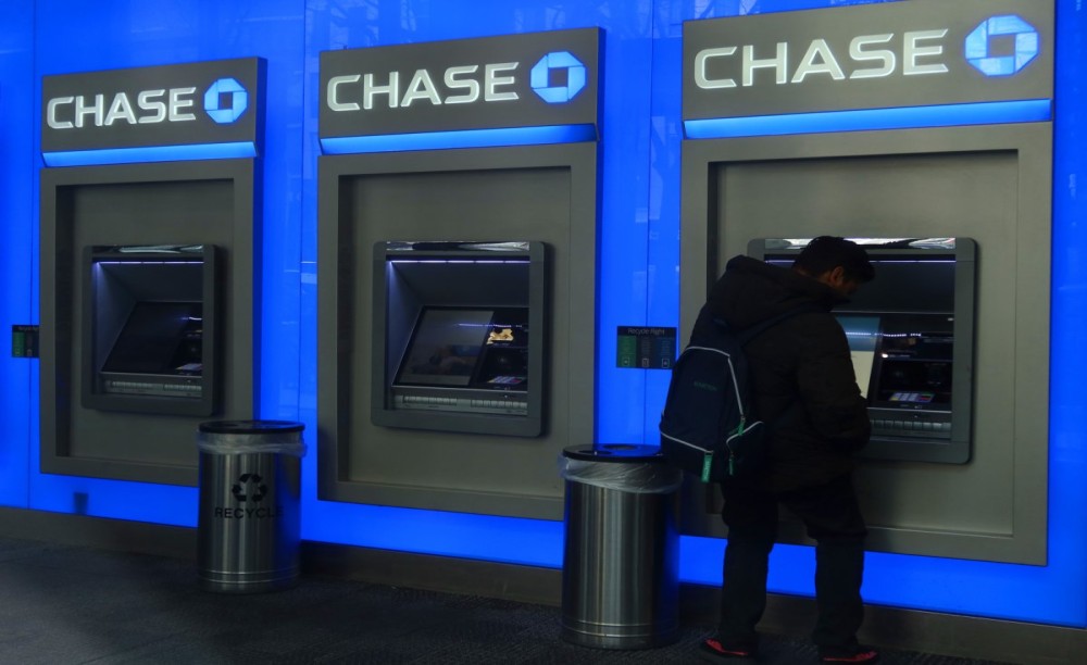 Viral 'Chase Unlimited Money Glitch' Leaves Tiktokers in Debts ...